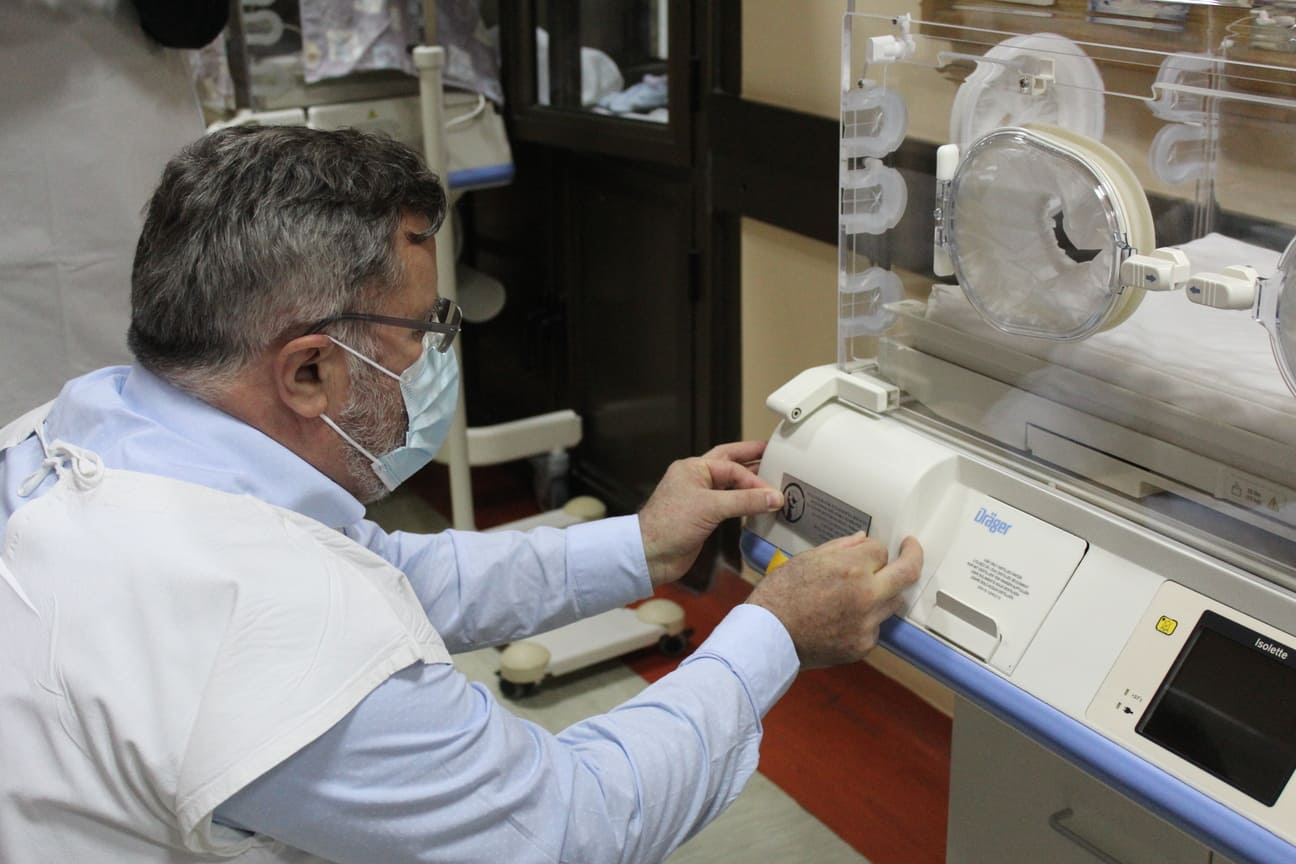 Inkubator za najmlađe borce Instituta za neonatologiju (FOTO) - Javni ...