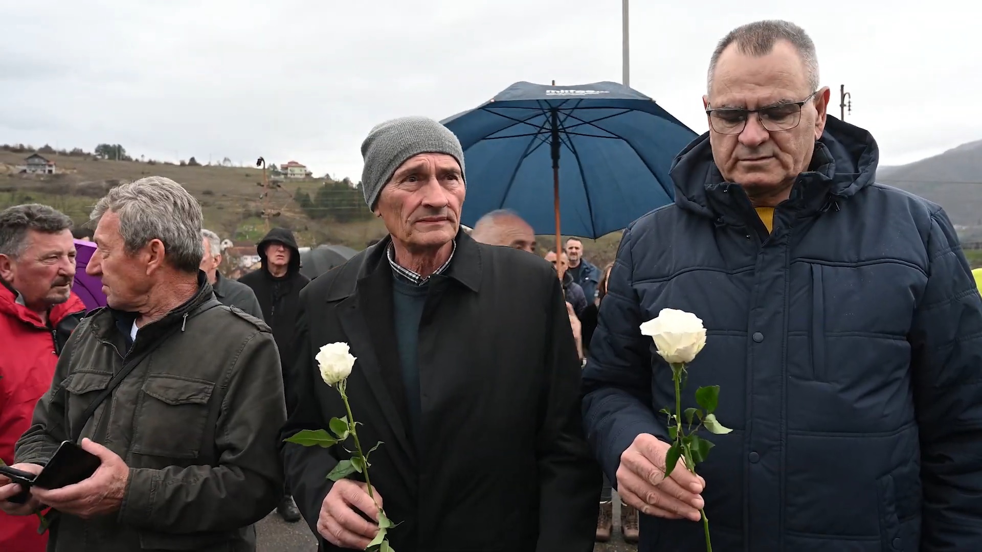 Bivši logoraši i mirovni aktivisti zajedno obišli mjesta zatočenja u ...